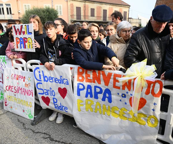 Pope Francis Goes Back to His Roots in Visit to Northern Italy Town ...