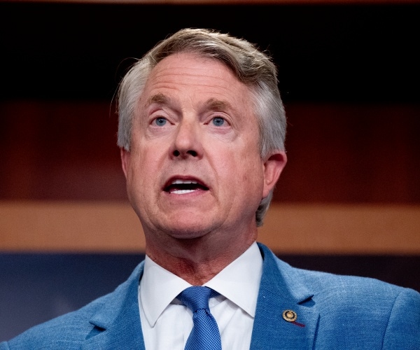 Trump Touts Sen. Marshall's Credit Card Bill | Newsmax.com