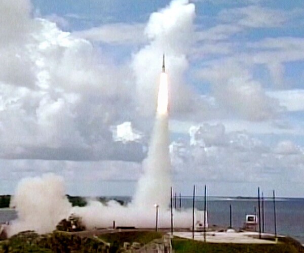 Missile Experts: Trump Must Revive 'Star Wars' to Counter Putin ...