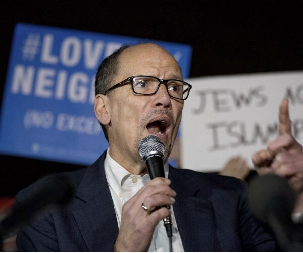 DNC Head Says Ex-Leader Couldn't Shelve Clinton | Newsmax.com