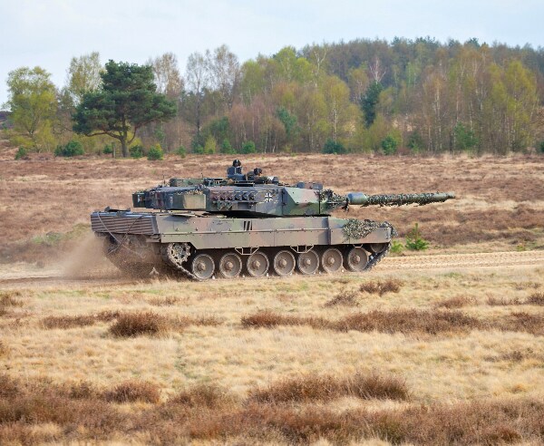 Germany to Approve Sending Heavy Battle Tanks to Ukraine: Sources ...