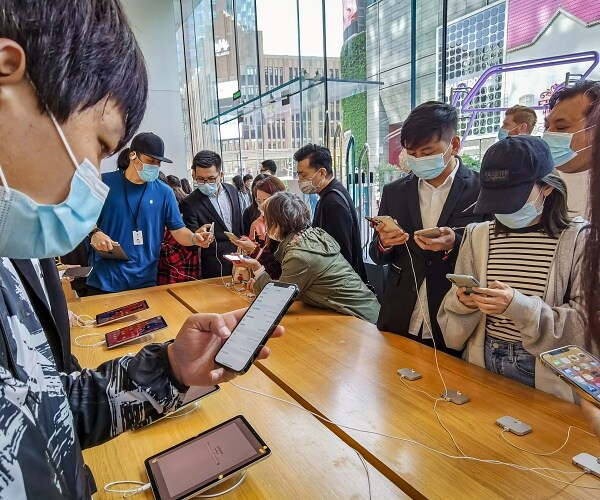 Apple Censors Apps, Stores Data Locally in China: Report | Newsmax.com