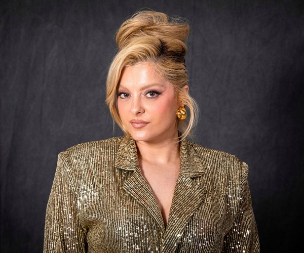 Bebe Rexha Rushed Off Stage After Phone Hits Her in Face | Newsmax.com