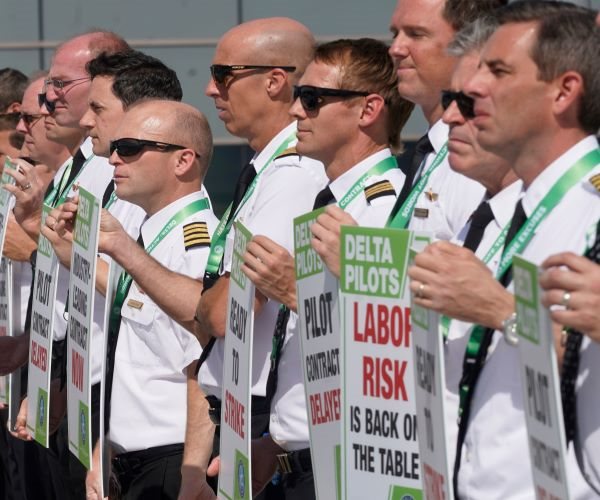 Delta Pilots Vote to Authorize Strike | Newsmax.com