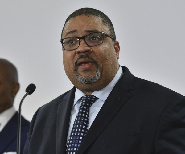 Trump Attorney Blasts DA Bragg for Prosecutorial Misconduct | Newsmax.com