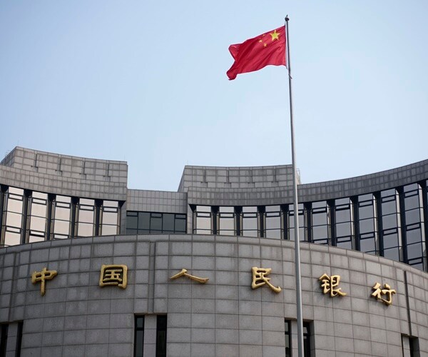 Chinese Bank Depositors Face Police in Angry Protest | Newsmax.com