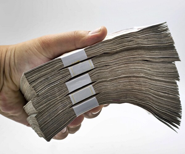 Investors Pull Money out of All but U.S. Stocks, Tech an "oasis ...