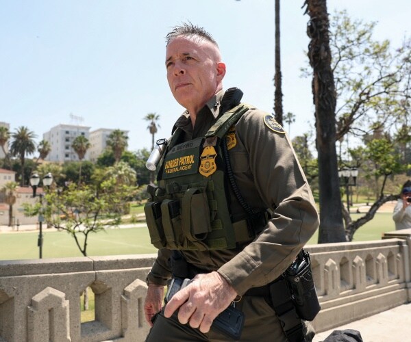 Top US Border Official to Face Judge in Chicago over Use of Tear Gas | Newsmax.com