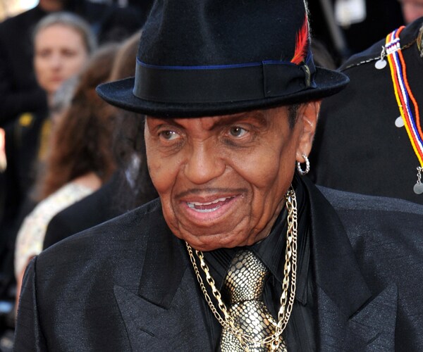 Joe Jackson Buried in Private Forest Lawn Service | Newsmax.com