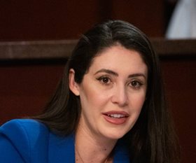 Rep. Luna Seeks Vote on Congress Stock Trading Ban | Newsmax.com