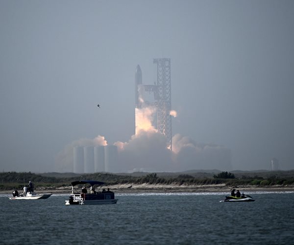 SpaceX Blows Up Its Giant Rocket After Texas Launch | Newsmax.com