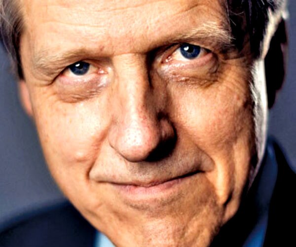 Yale's Shiller: Stocks Are Expensive, So Stay Diversified | Newsmax.com