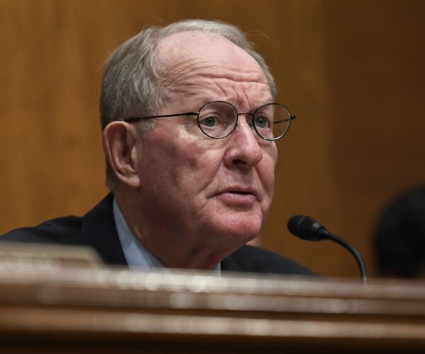 Sen. Alexander Defends Fauci: Never Said He Was 'Omniscient' | Newsmax.com