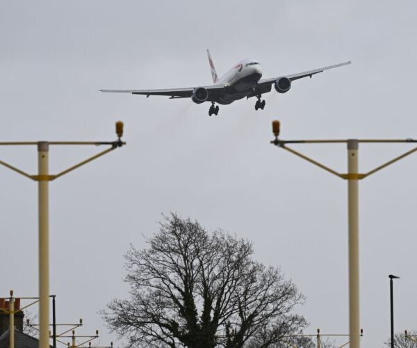 Pilot Jailed for Lying to Airlines About Flying Experience | Newsmax.com