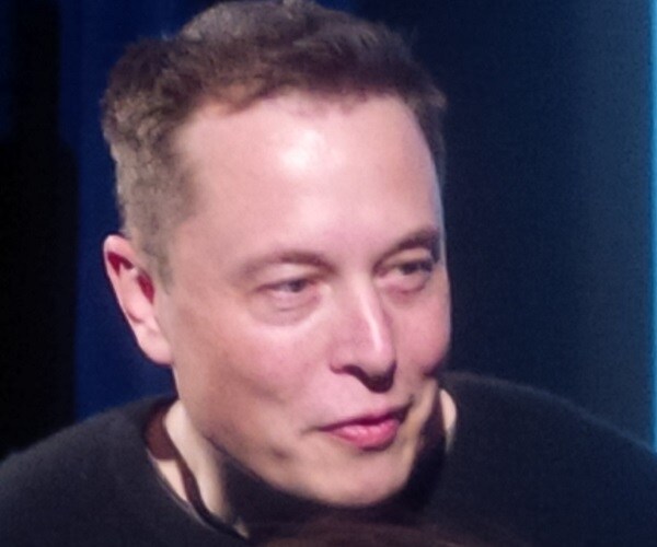 Elon Musk Smokes Pot – Live – on Joe Rogan's YouTube Podcast | Newsmax.com