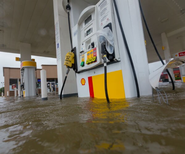 Shell, Exxon: Some Pollution Released as Storm Hits Texas | Newsmax.com
