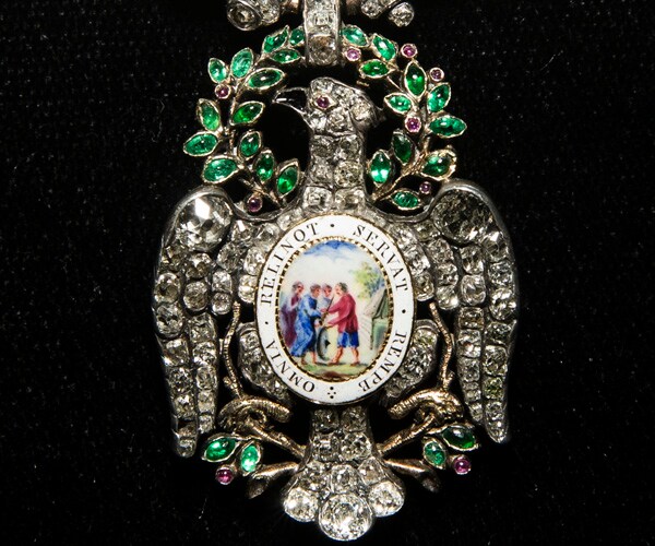 Washington's Bejeweled 'Diamond Eagle' Medal on Display | Newsmax.com