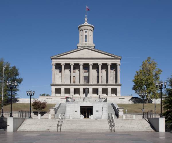 Suit Challenges Tenn. Law Against Harboring Illegals | Newsmax.com