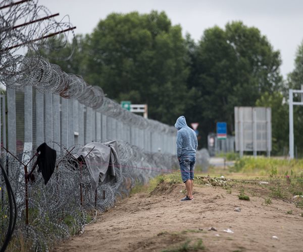 Hungary Asylum-Seekers to Be Automatically Detained in Camps | Newsmax.com
