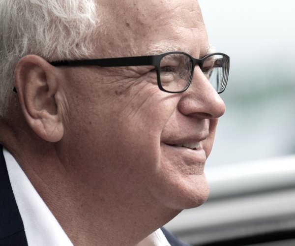 Walz Unharmed in Motorcade Crash in Milwaukee | Newsmax.com