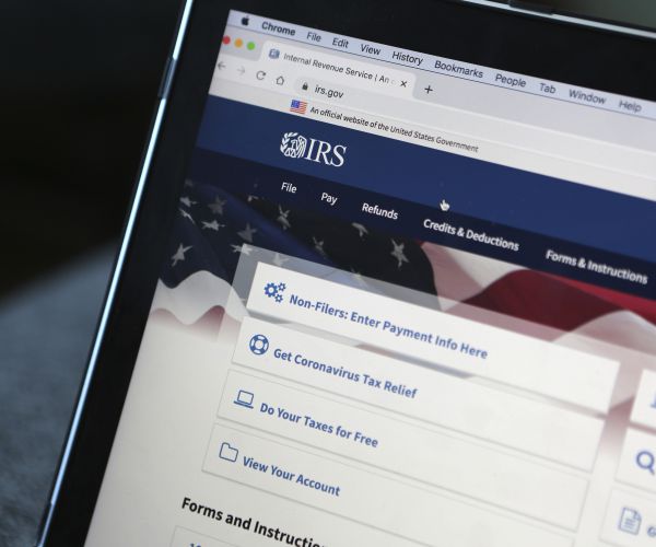 IRS Sets Wednesday Deadline For Coronavirus Payment via Direct Deposit | Newsmax.com