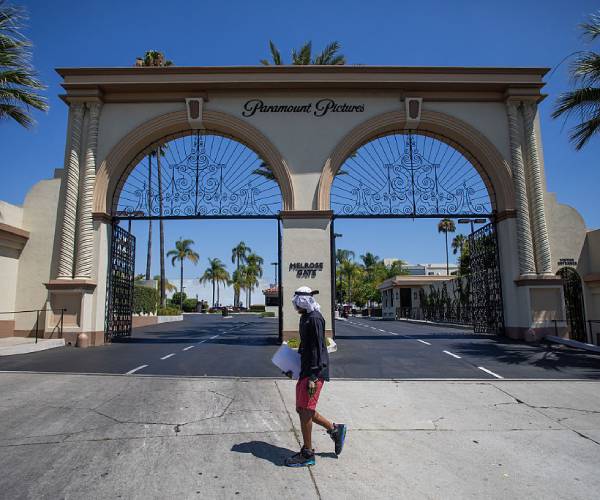 Paramount Orders Full Employee Return to Office in 2026 | Newsmax.com