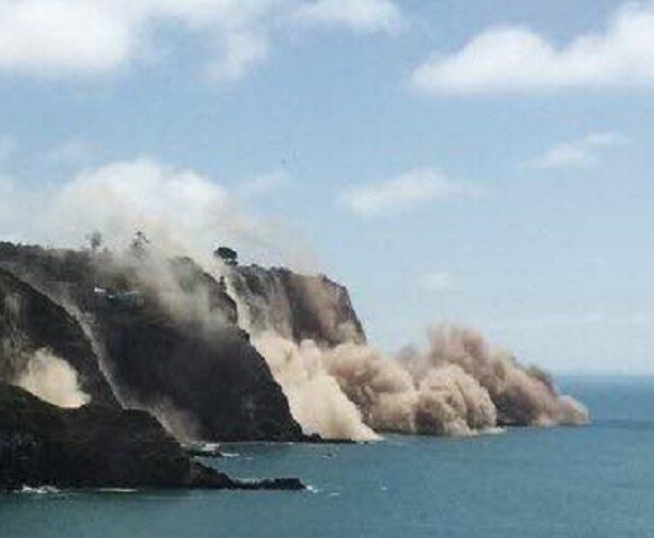 New Zealand Cliff Collapses as 5.7 Magnitude Earthquake Hits | Newsmax.com