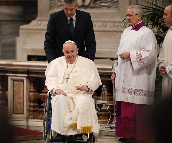 Pope Leads Holy Thursday Service in Vatican Basilica | Newsmax.com