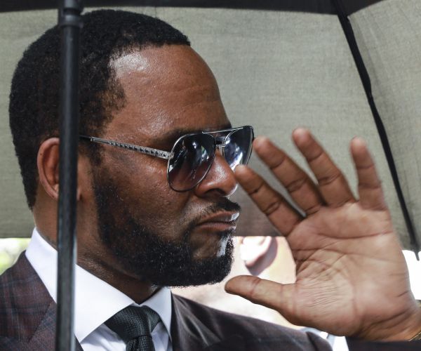 R. Kelly Charged in Minn. for 2001 Incident With Minor | Newsmax.com
