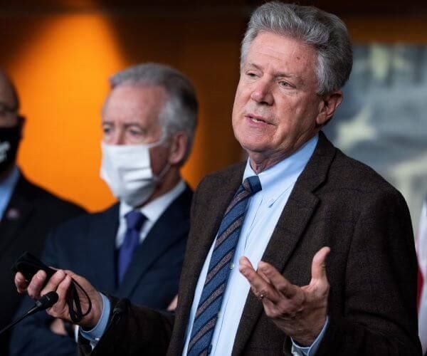 Dems Accuse Big Oil of Gas Price Rip-Off | Newsmax.com