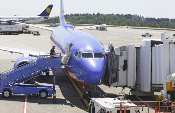 Jetway Collapses as Southwest Passengers Deplane at Seattle Airport ...