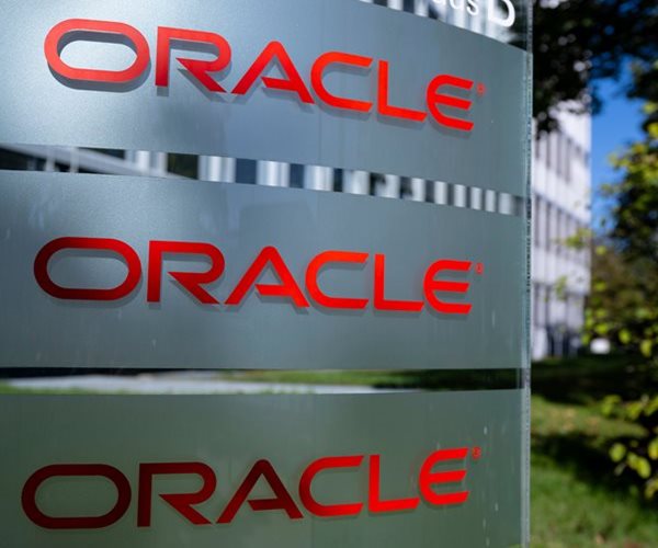 Oracle Misses on Weak Cloud Spending, Shares Fall 9% | Newsmax.com