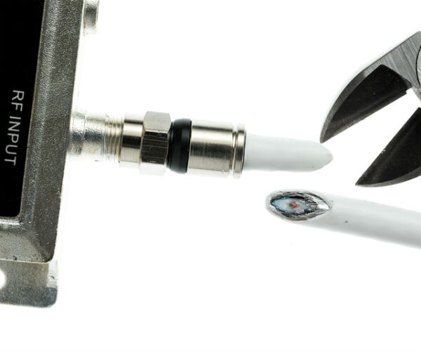 2.7M Americans Cut the Cord, Drop Cable | Newsmax.com