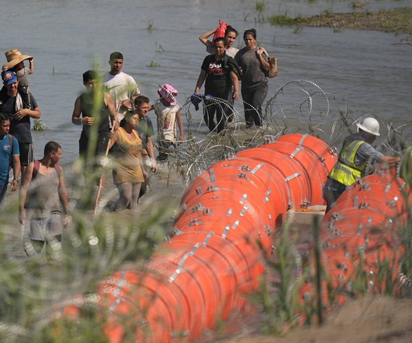 Poll: Most Voters Support Texas' Floating Barriers | Newsmax.com