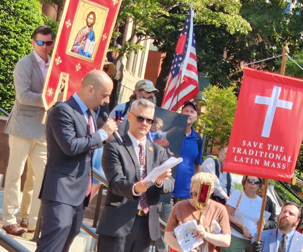 As Pope, Cardinal Try to End Latin Mass, Angry Catholics March ...