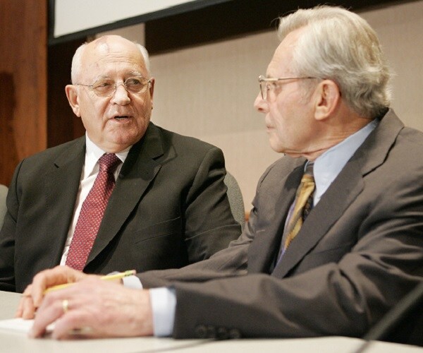 Frank Carlucci, Defense Secretary for Reagan, Dies at 87 | Newsmax.com