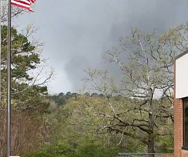 Tornadoes Kill at Least 21 Across Midwest, South | Newsmax.com