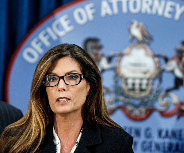 Kathleen Kane, Pennsylvania AG, Starts Trial With Jury Selection ...