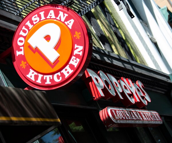 Popeyes Worker Accused of Attacking Woman Who Sought Refund | Newsmax.com