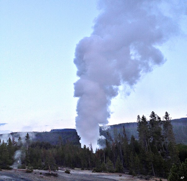 Steamboat Geyser at Yellowstone Explodes for First Time in 8 Years ...