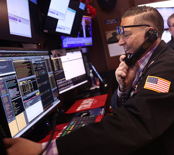 S&P Record High Boosted by Netflix, Trump AI Plan | Newsmax.com