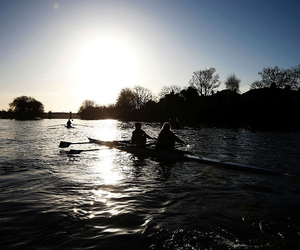 Mysterious Sighting on London's Thames River Goes Viral | Newsmax.com