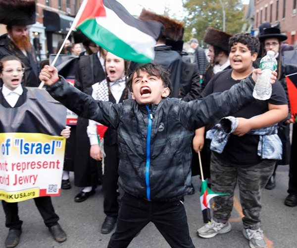 Kids Attend Pro-Palestine Protests on Roblox | Newsmax.com