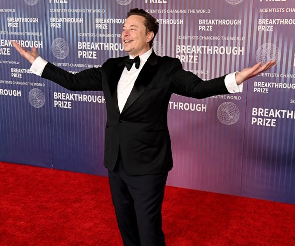 Elon Musk Becomes First Person Ever Worth $600B | Newsmax.com