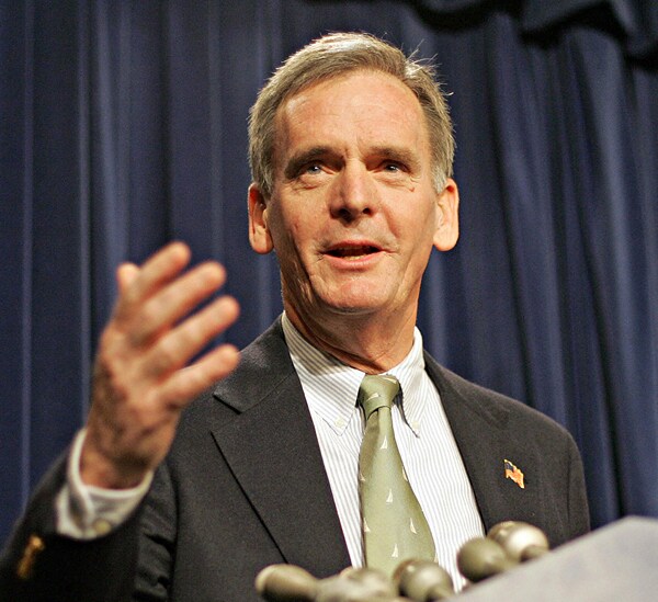 Judd Gregg: Here's a 4-Step Immigration Plan to Counter Obama | Newsmax.com