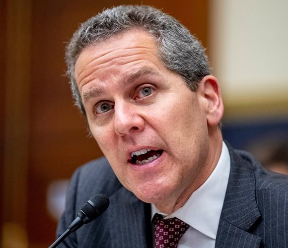 Fed Slams Its Own Failures in Historic SVB Bank Run | Newsmax.com