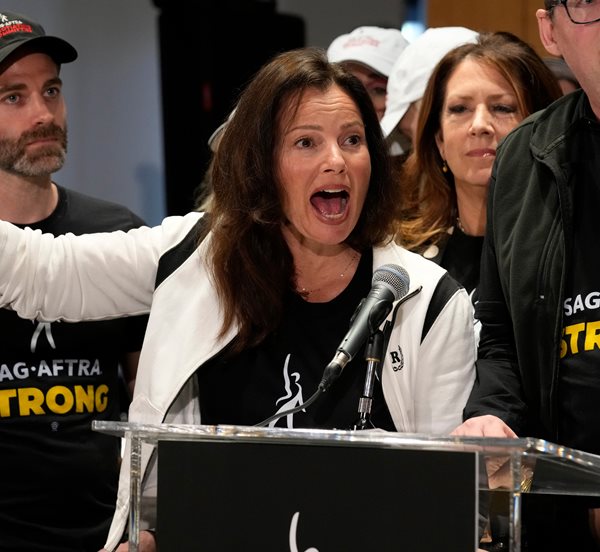 Fran Drescher: CEOs Value Shareholders, Not Customers | Newsmax.com