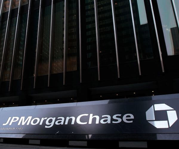 Financials Fall on Trump's Credit Card Rate Cap Plan | Newsmax.com