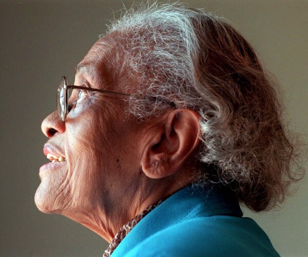 Trailblazing Lawyer Dovey Johnson Roundtree Dies at 104 | Newsmax.com