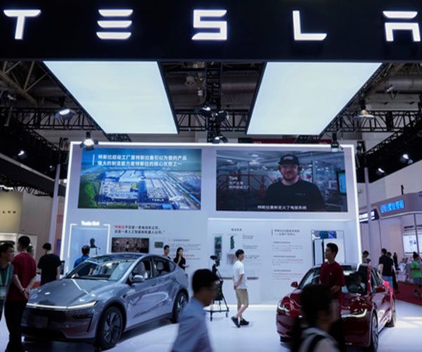 Tesla Shares Sink as Musk Warns of 'Rough Quarters' Ahead | Newsmax.com